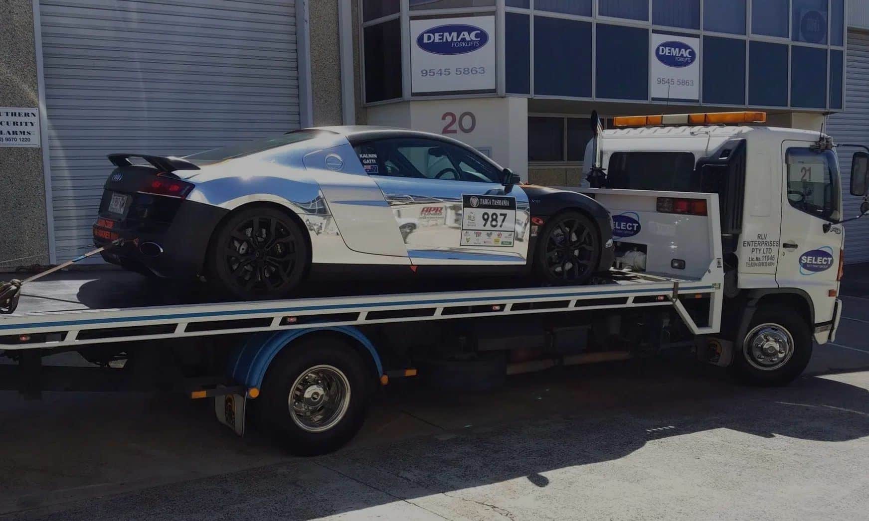 Interstate Towing | Select Tilt Tray Group